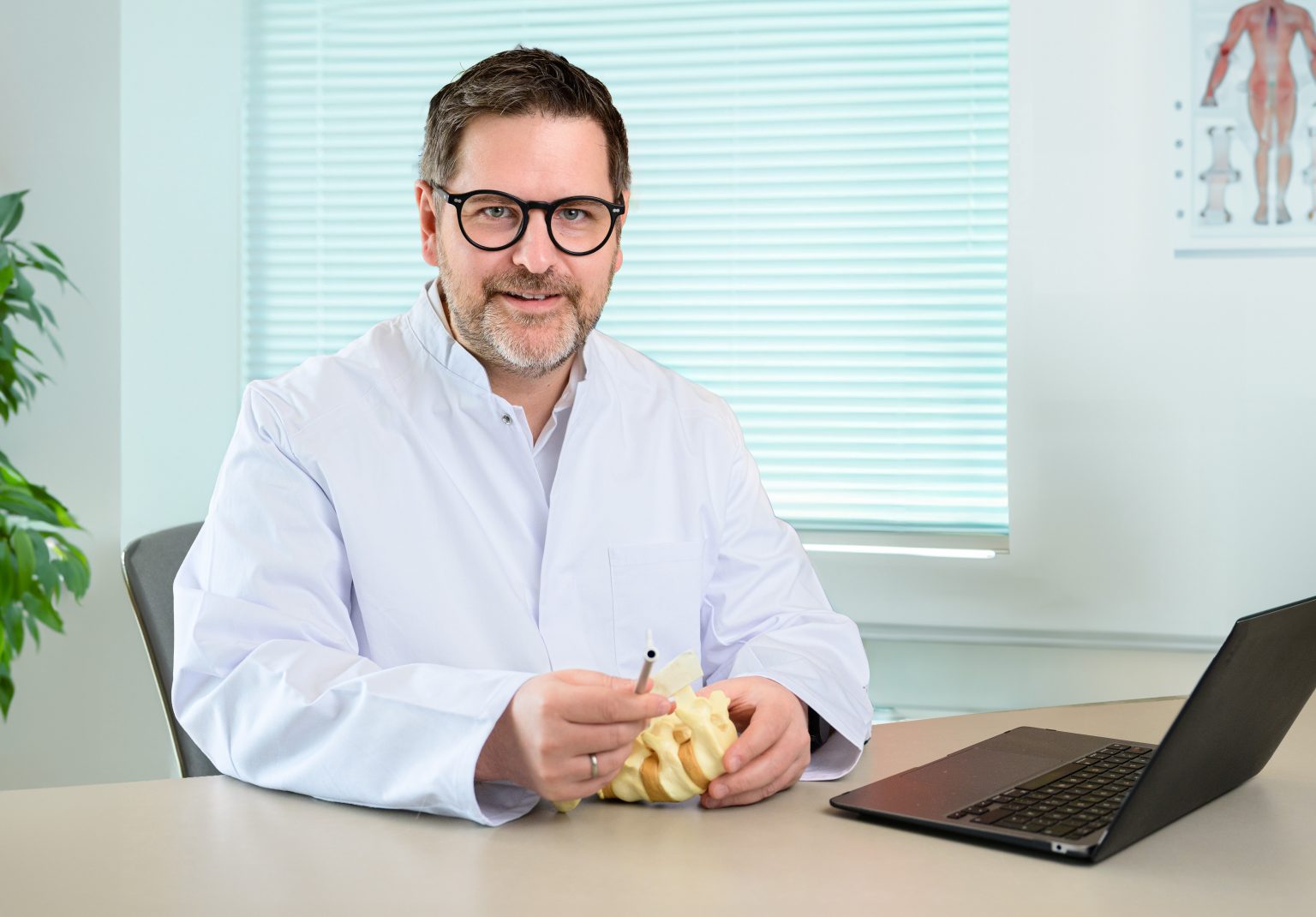 Prof. Dr. Karsten Schöller – Wirbelsäulentherapie am Rindermarkt